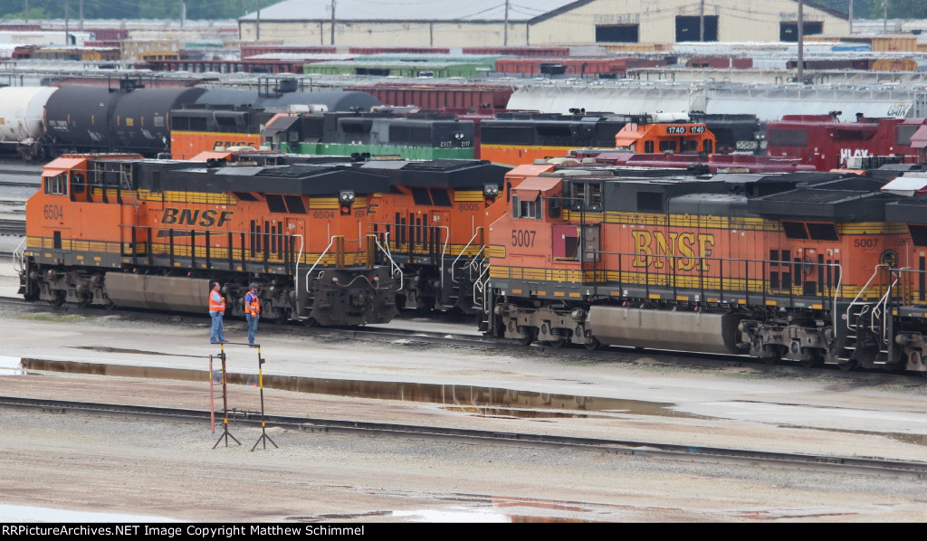 BNSF 6504 & BNSF 5007